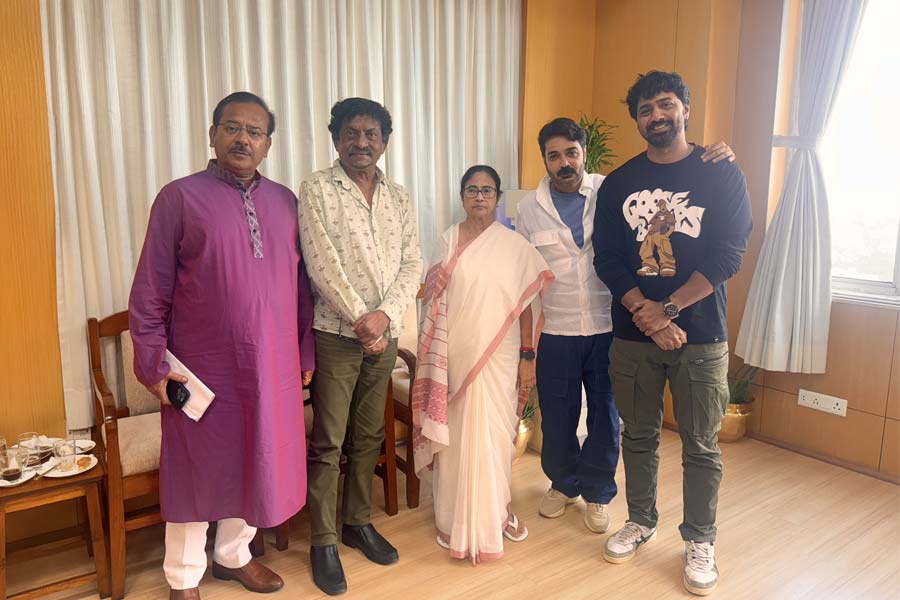 Tollywood actor Prosenjit Chatterjee and Dev reach Nabanna to meet CM ...