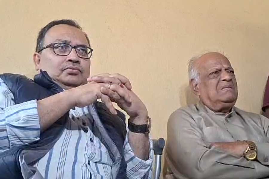 Bangladesh Unrest: TMC's Kunal Ghosh meets Chinmoy Prabhu's lawyer ...